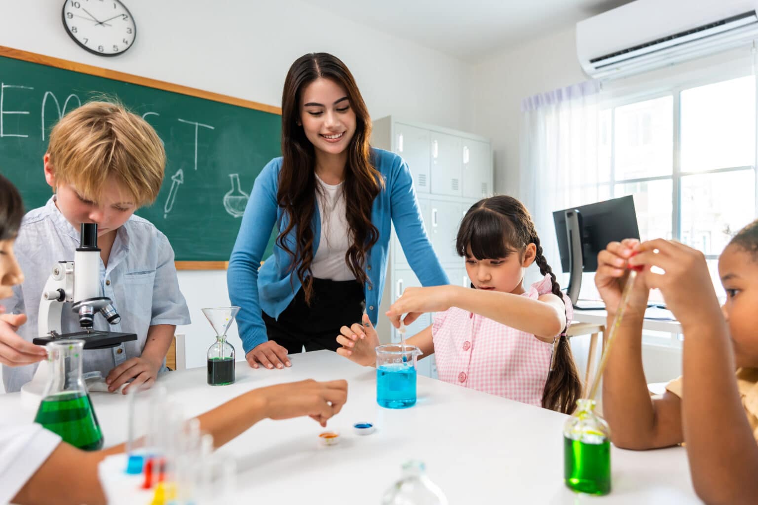 Creating The Best Classroom Design For Learning: Ideas, Setups, & Color ...